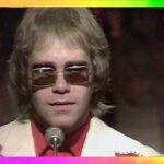 Rocket Man - Elton John testo+traduzione+significato | Solo belle canzoni